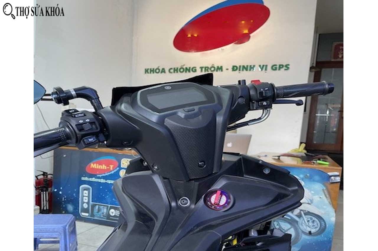 Cách Mở Cốp Xe Exciter 155 Bằng Chìa Khóa Khi Hết Bình 2023